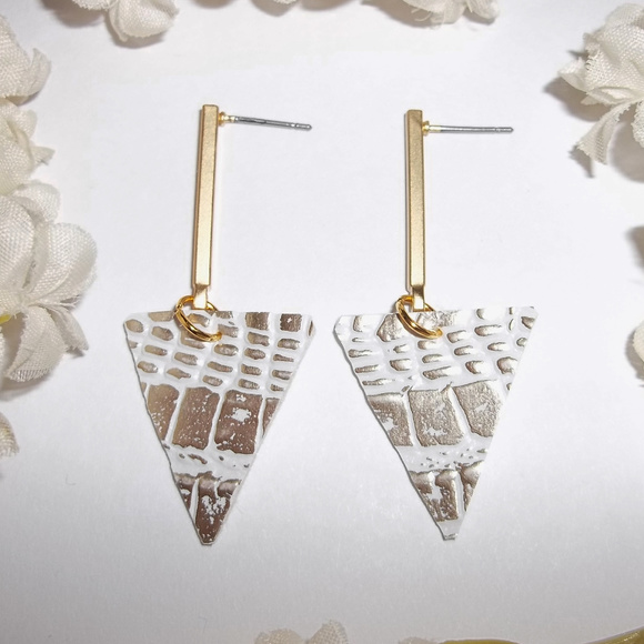 wvluckygirl | Jewelry | Gold White Faux Leather Croc Earrings Post 477 ...